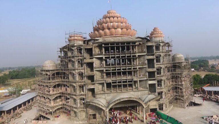 Interesting details about Varanasi’s Swarved Mahamandir, the largest ...