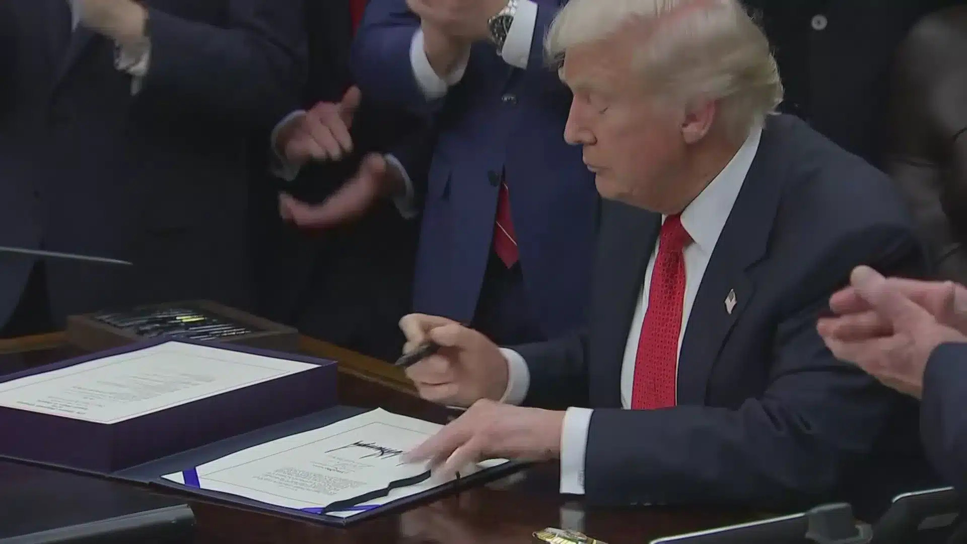 Trump Signs Funding Bill, Ends Record 43-Day U.S.